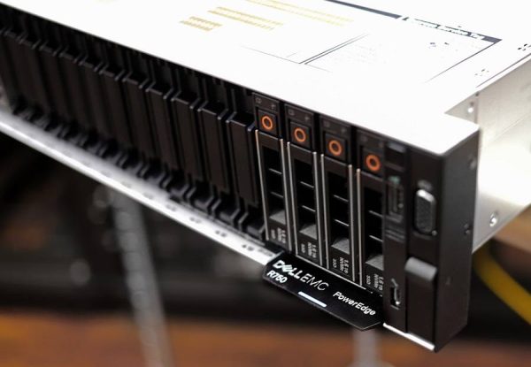 Máy Chủ Dell PowerEdge R750 - 24x2.5"